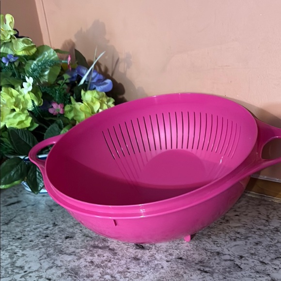 Tupperware | Kitchen | Tupperware Pink Colander | Poshmark